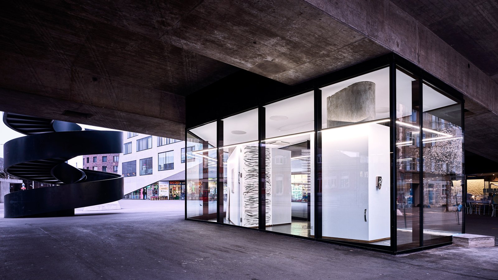 GI-016. Vitrine Gallery – GalleryMonthly